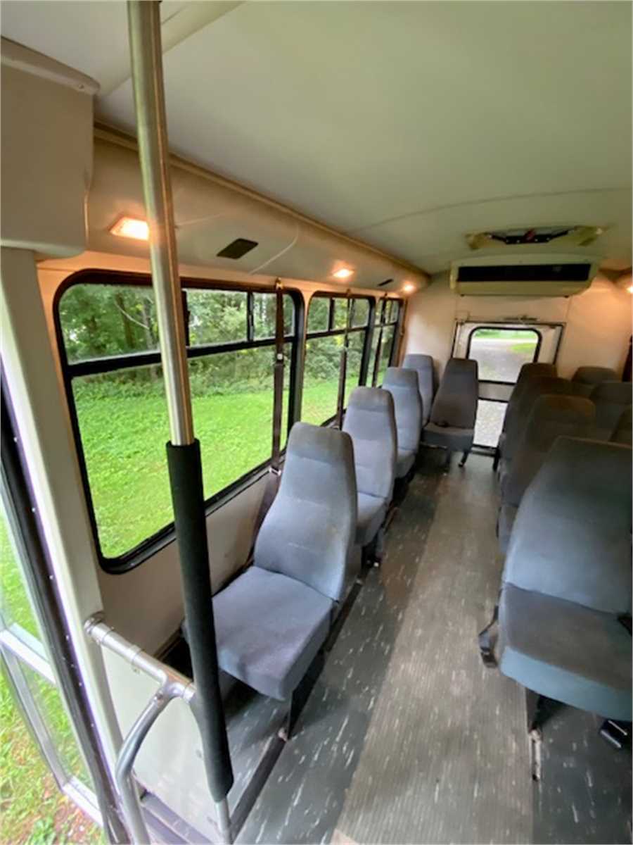 2004 FORD OMNI-BUS, 2WD, 14 PASSENGER + DRIVER Online Government ...