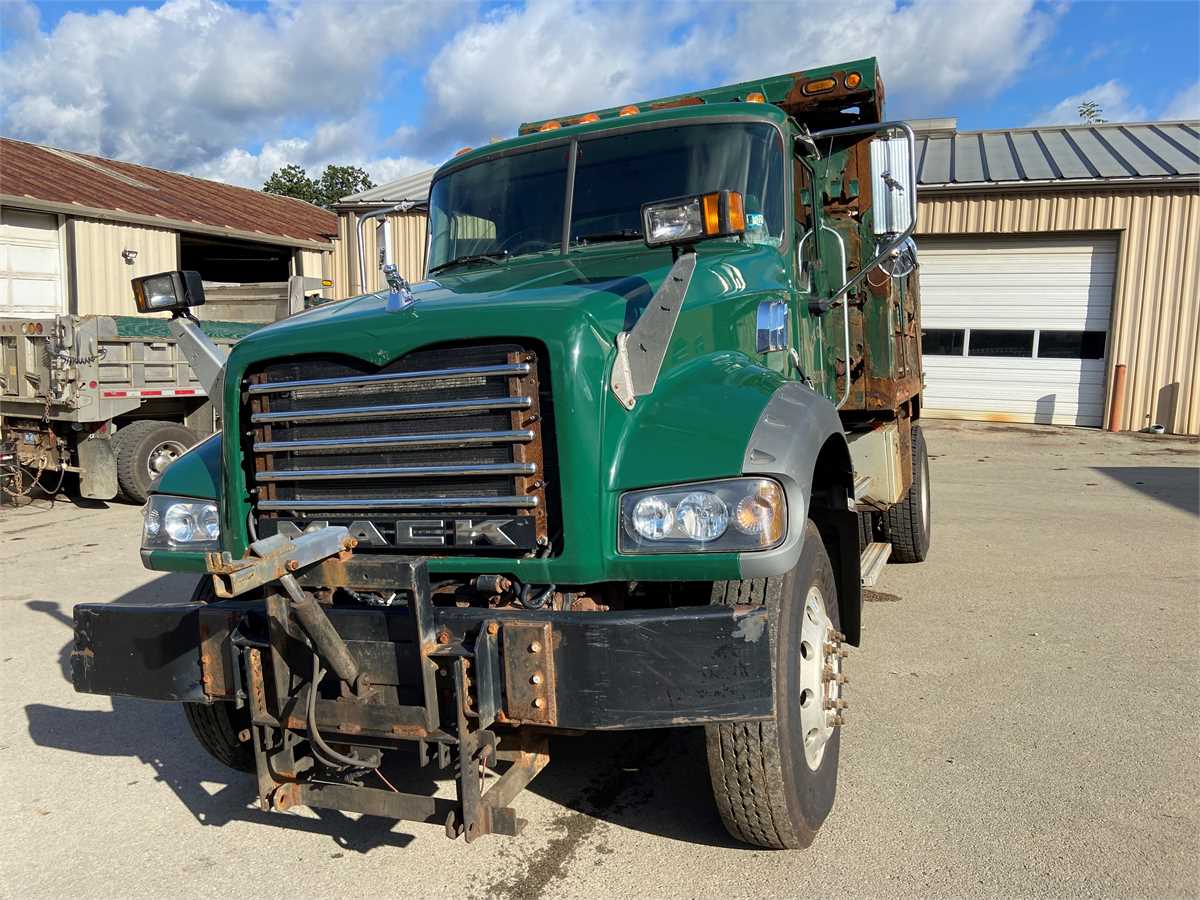 2009 MACK GRANITE GU712 S/A DUMP TRUCK Online Government Auctions of ...