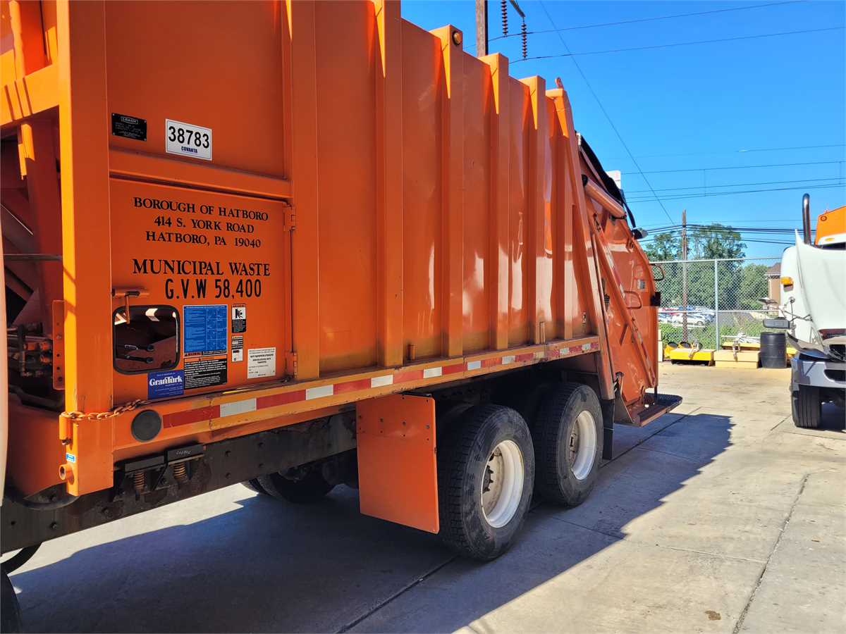 2006 International 7400 DT570 W/ 25 yard Leach packer body Online ...