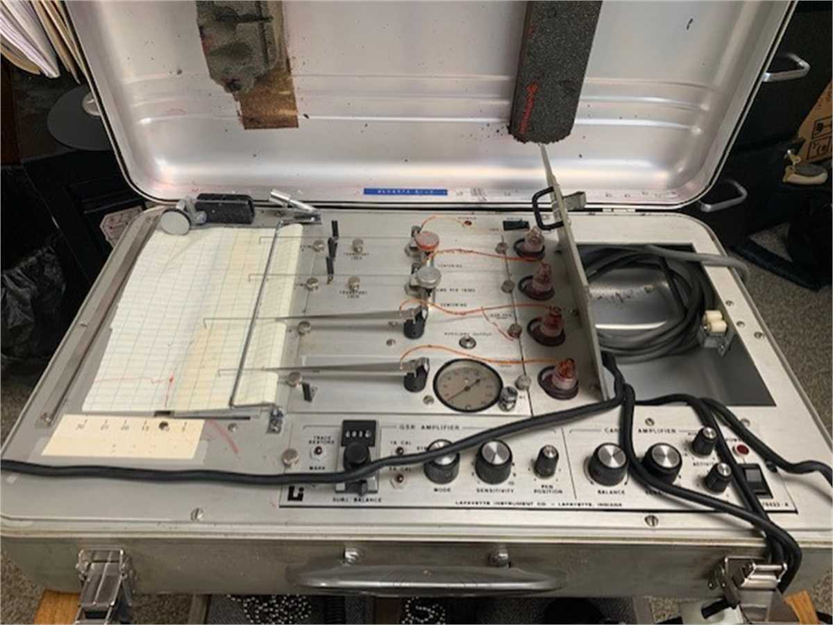 POLYGRAPH VINTAGE 1972 BY LAFAYETTE INSTRUMENT CO. MODEL 76056A Online ...
