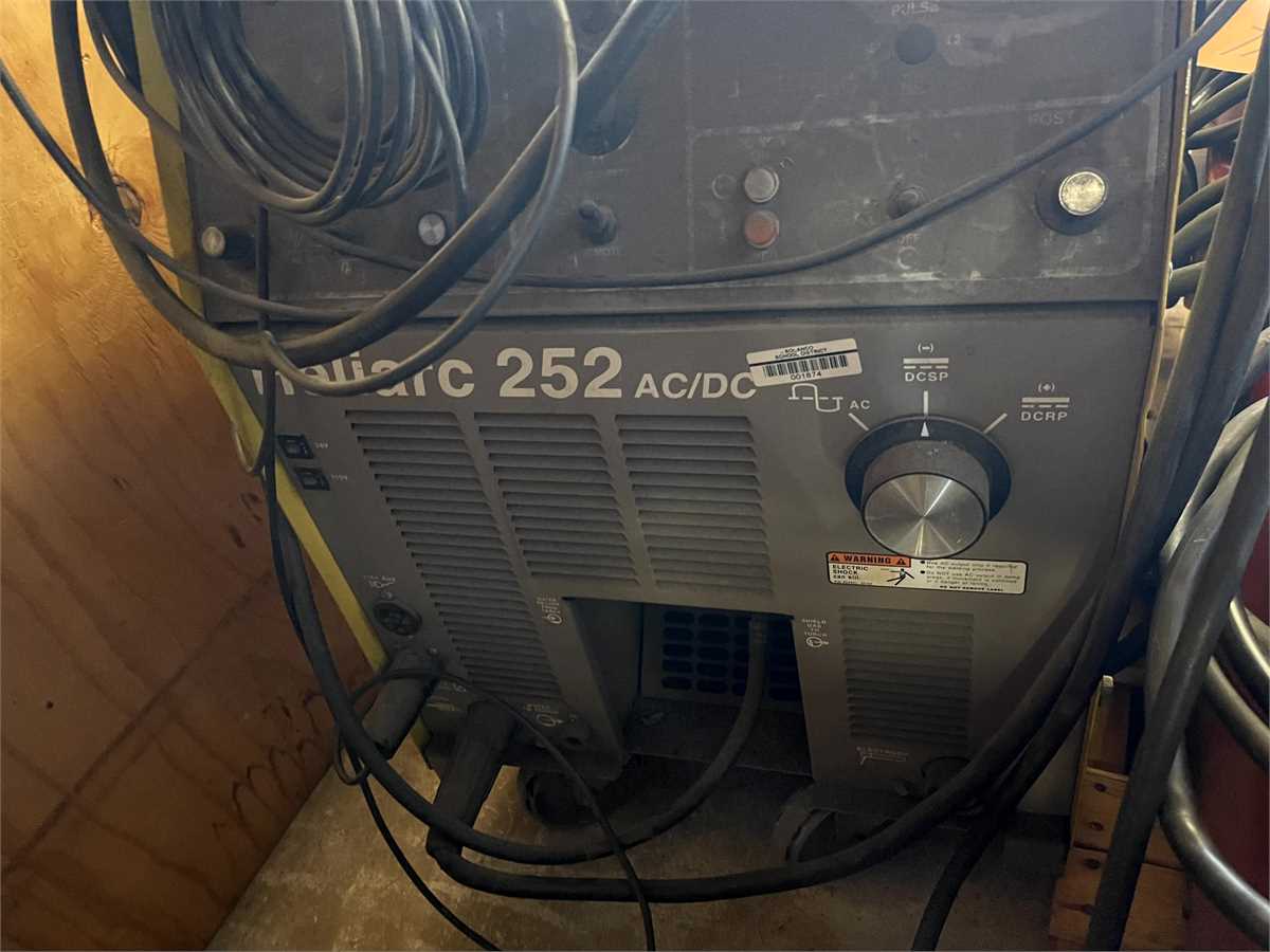 ESAB Heliarc 252 AC/DC Tig Welder Online Government Auctions of ...