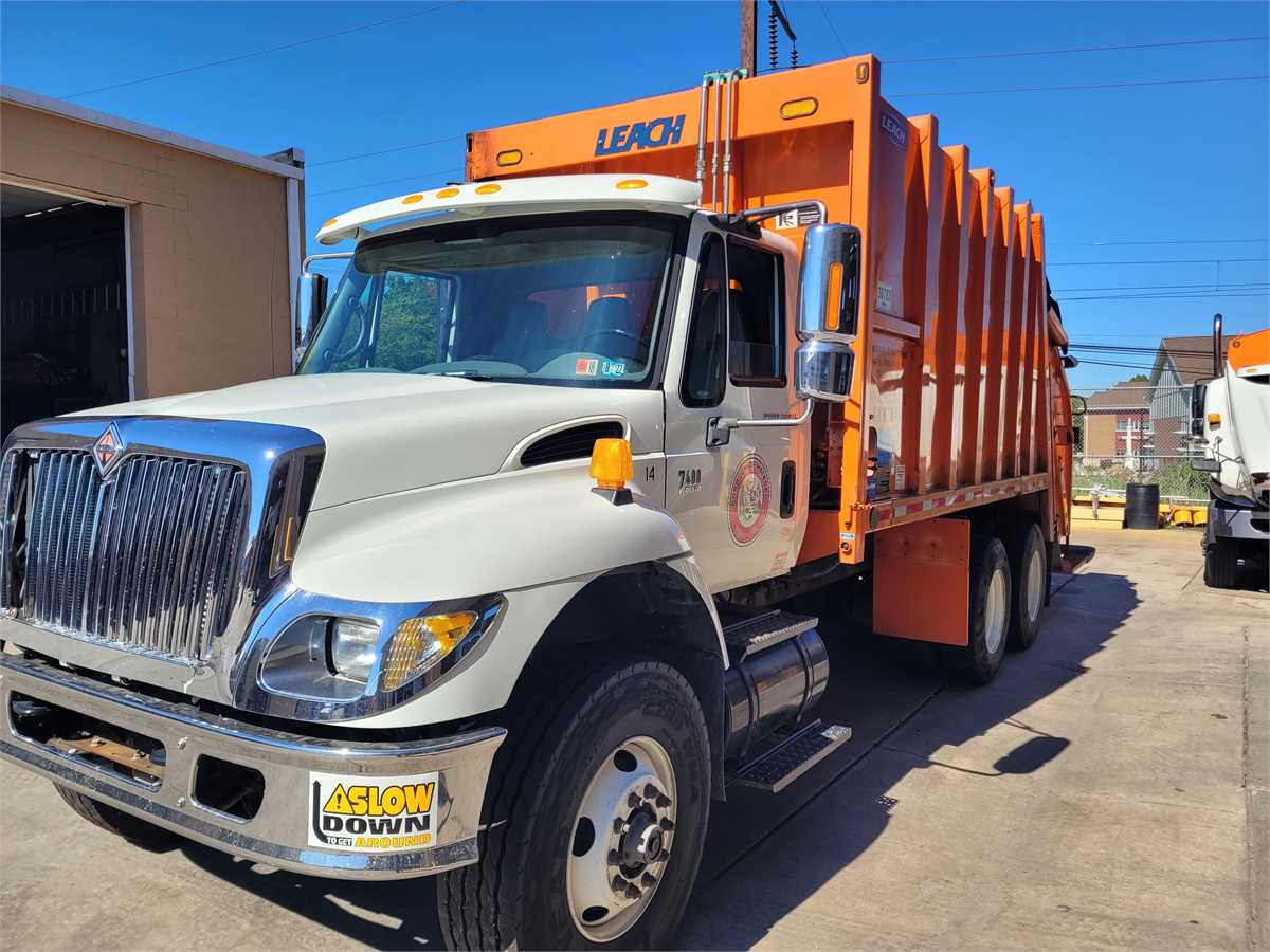 2006 International 7400 DT570 W/ 25 yard Leach packer body Online ...