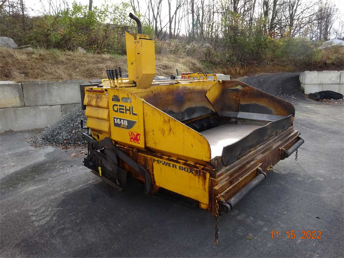 2009 Gehl 1448 Plus Paver Online Government Auctions of Government ...