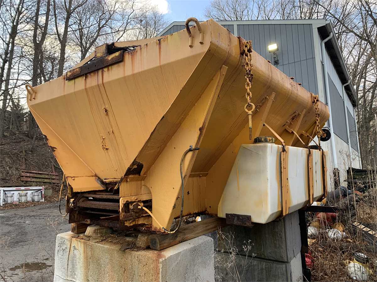 Hydraulic Salt Spreader w/ Calcium Tanks Online Government Auctions of ...
