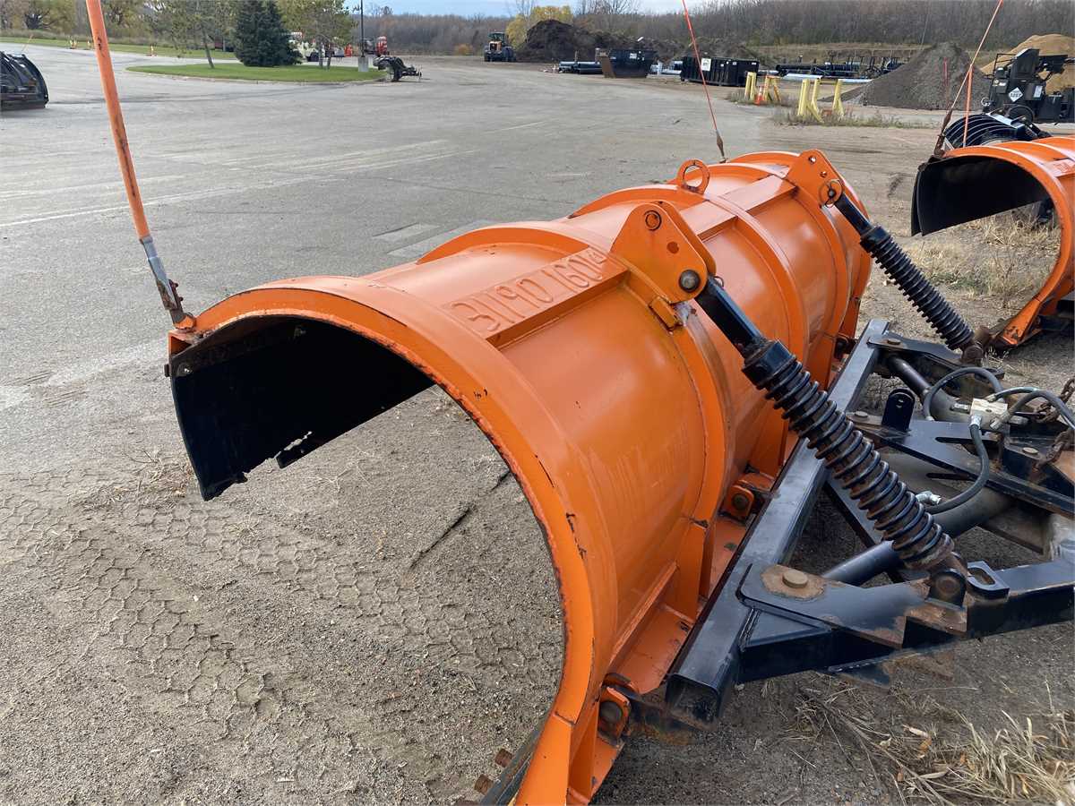 2014 Mack GU432 single axle plow/dump truck Online Government Auctions ...