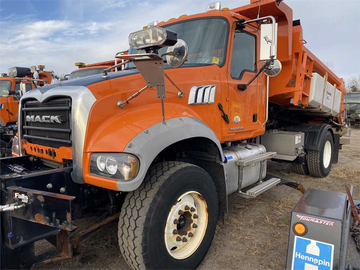 2014 Mack GU432 single axle plow/dump truck Online Government Auctions ...