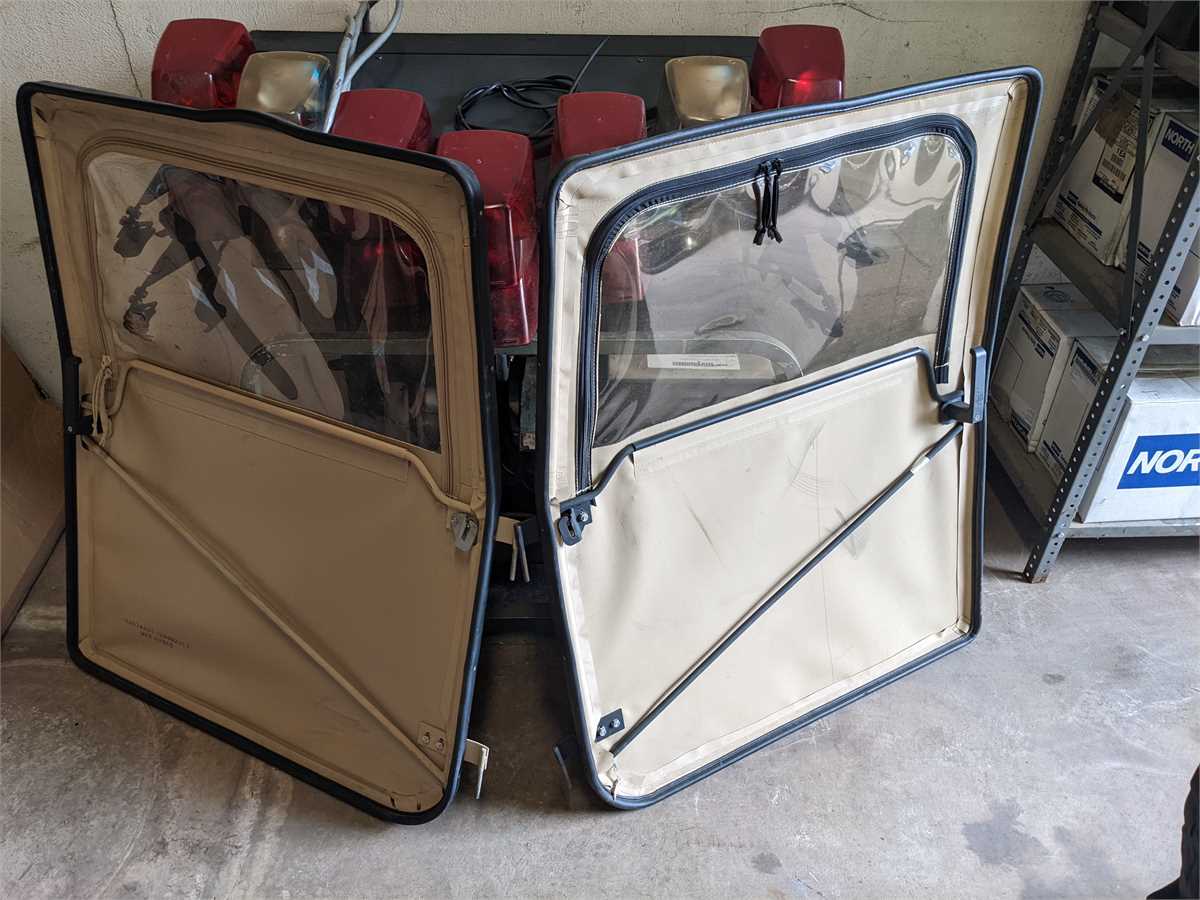 Humvee (HMMWV) fabric doors Online Government Auctions of Government ...