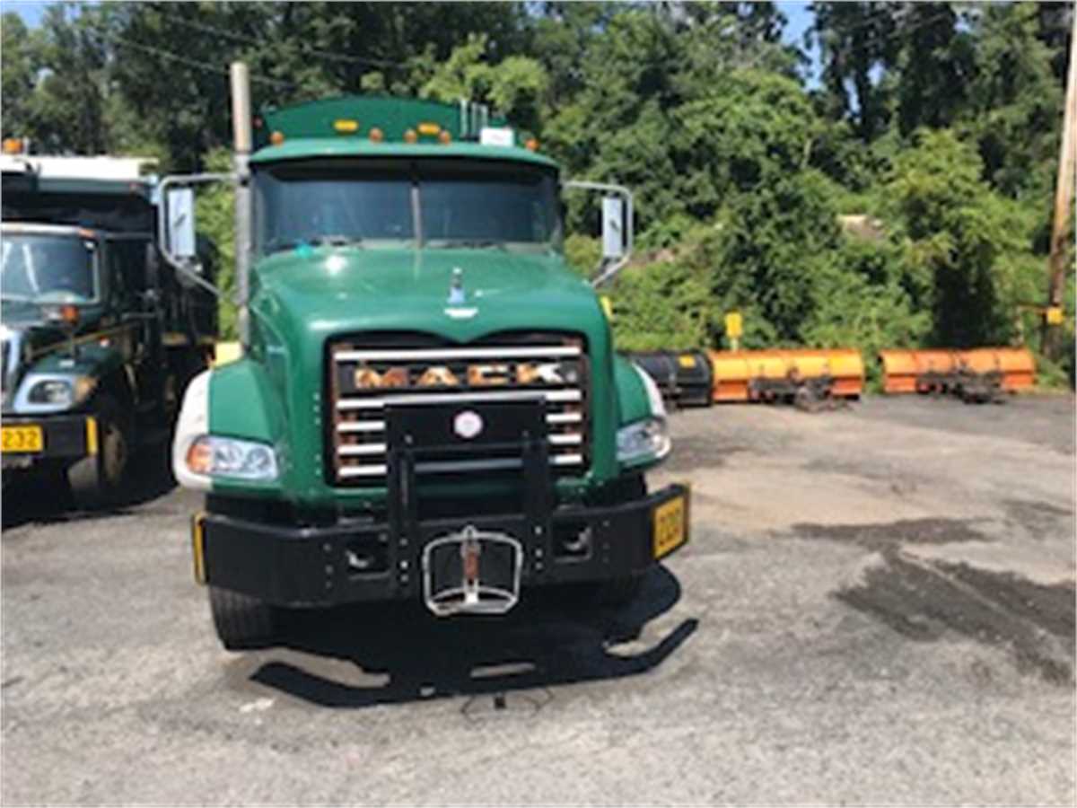 2010 Mack Granite with a 29 YD Leach Rear Load Body Online Government ...