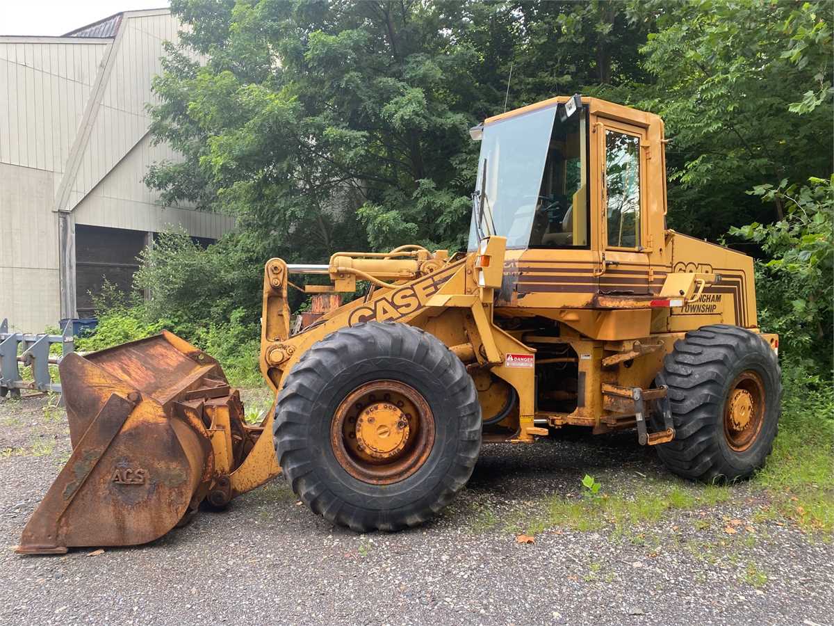 Case 621B loader Online Government Auctions of Government Surplus ...