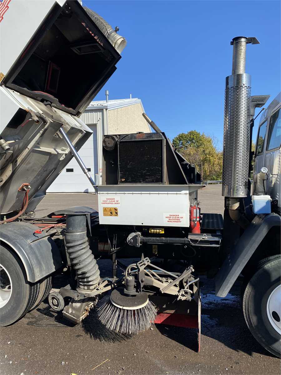 2004 Johnston 605 Series Street Sweeper Online Government Auctions of ...
