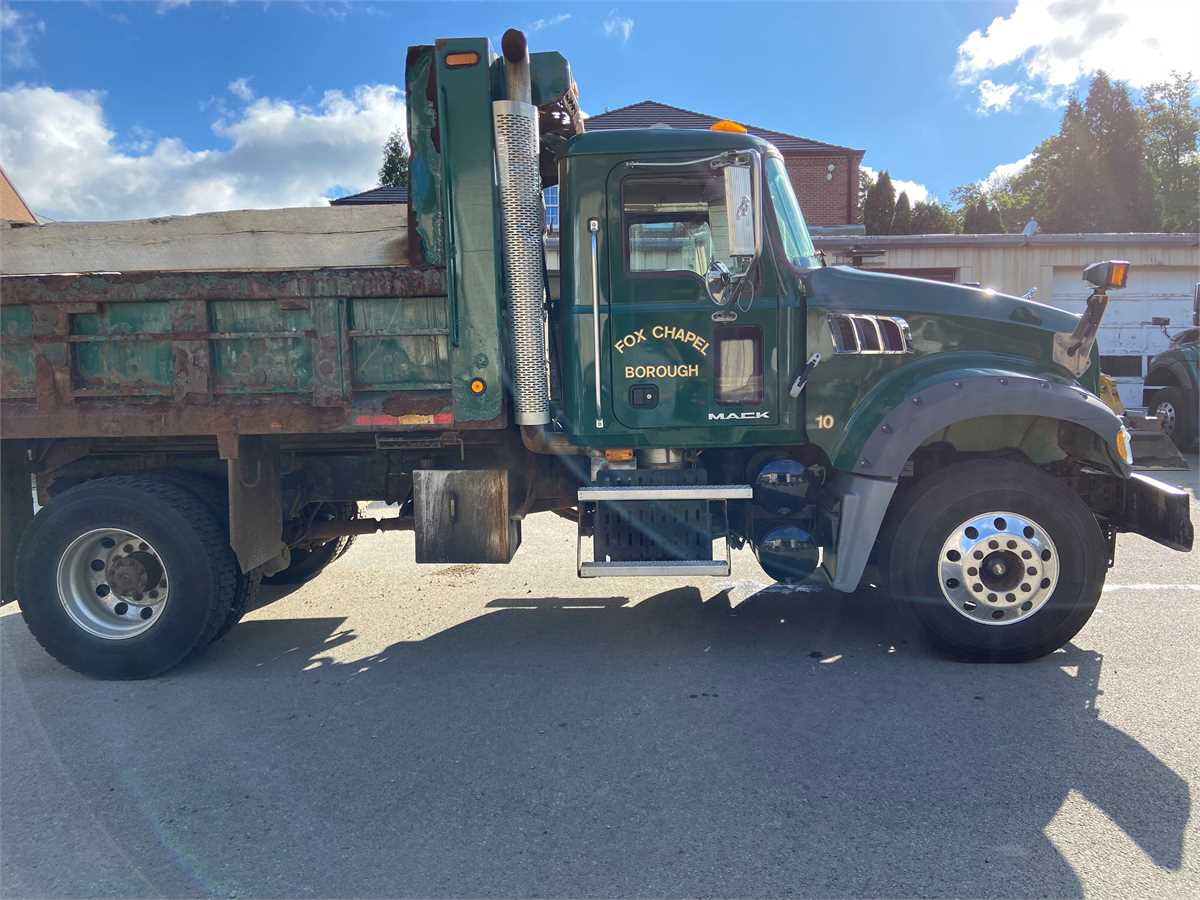 2009 MACK GRANITE GU712 S/A DUMP TRUCK Online Government Auctions of ...