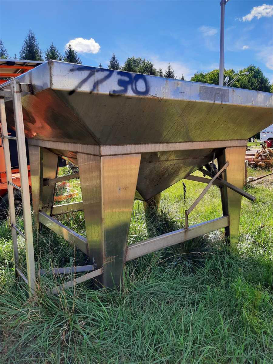 Tow behind Conveyor & Hopper - DSS2855 Online Government Auctions of ...