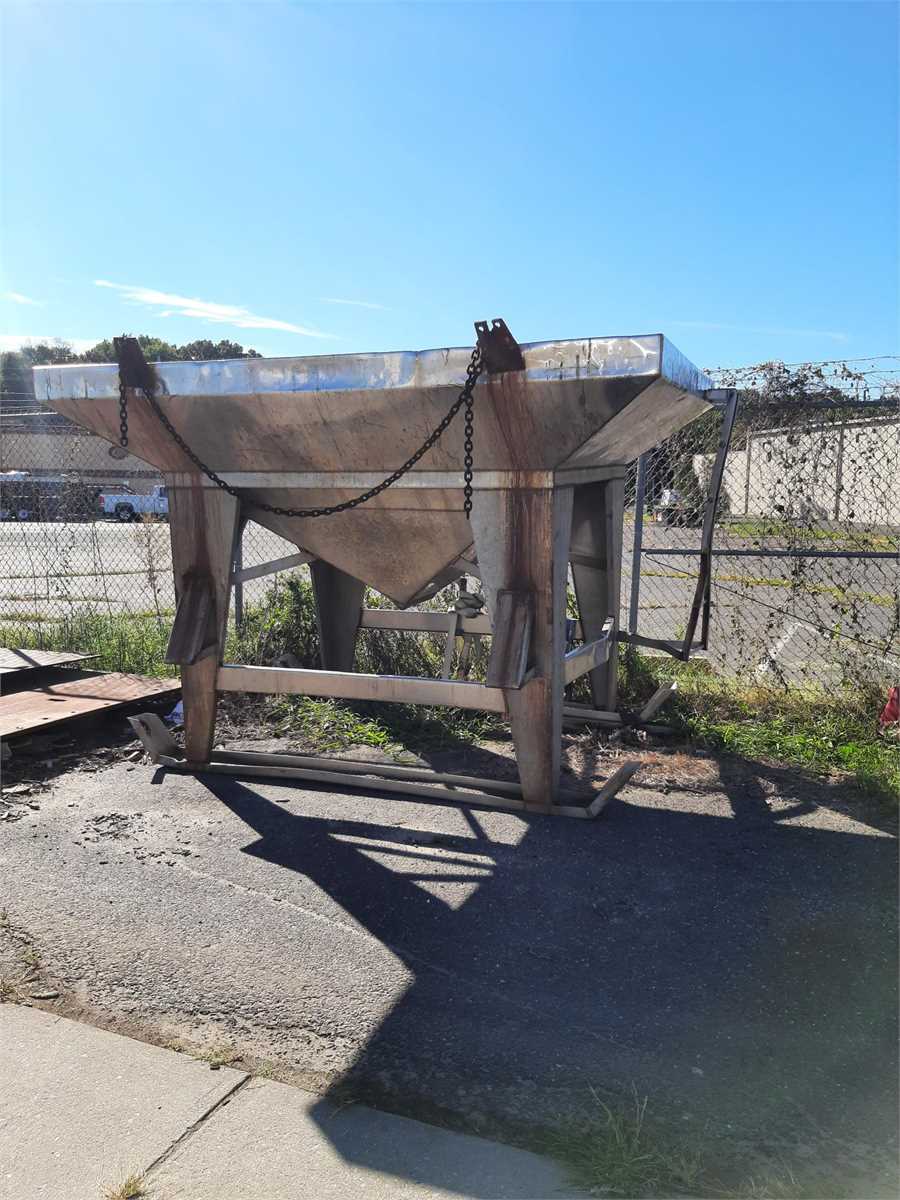 Tow behind Conveyor & Hopper - DSS2898 Online Government Auctions of ...