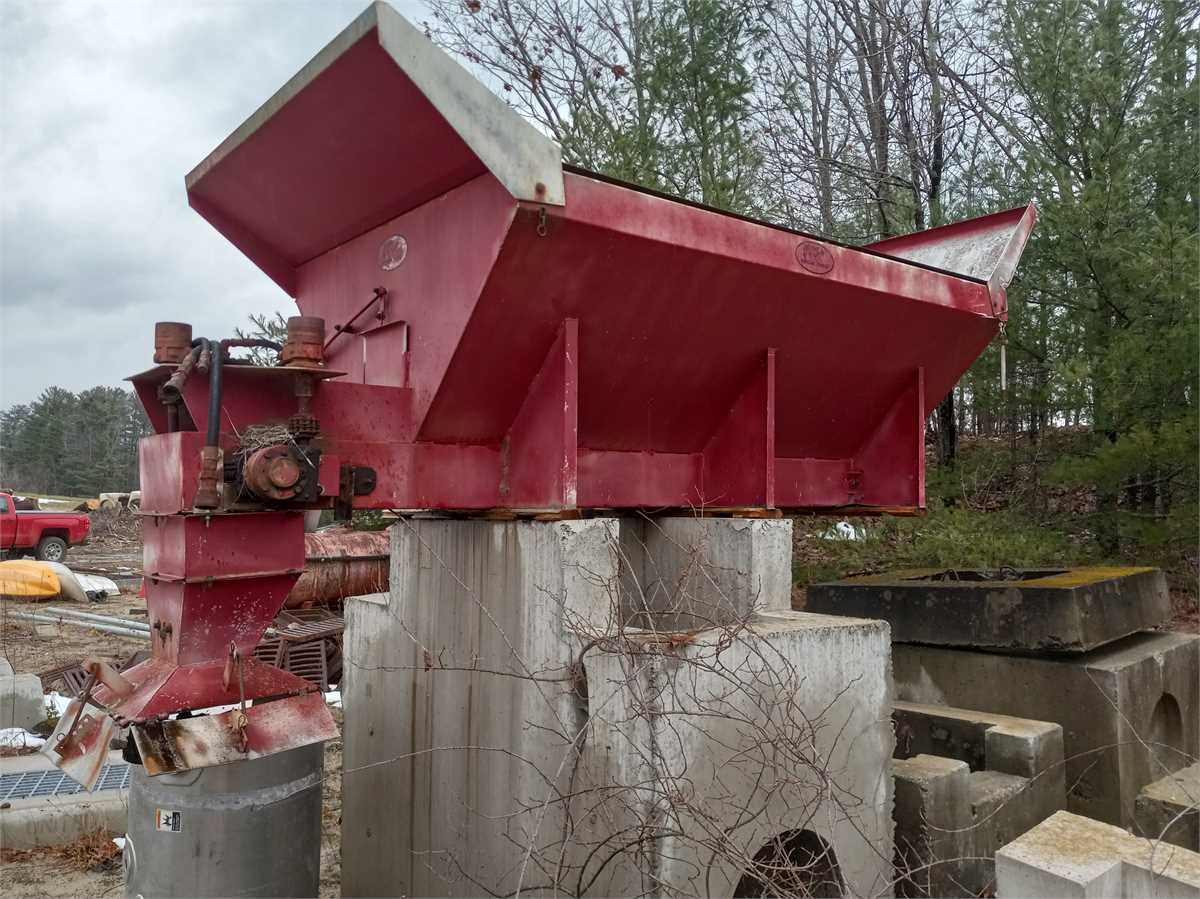 Bengal Zwack 4 yard Salt/Sand Spreader Online Government Auctions of ...