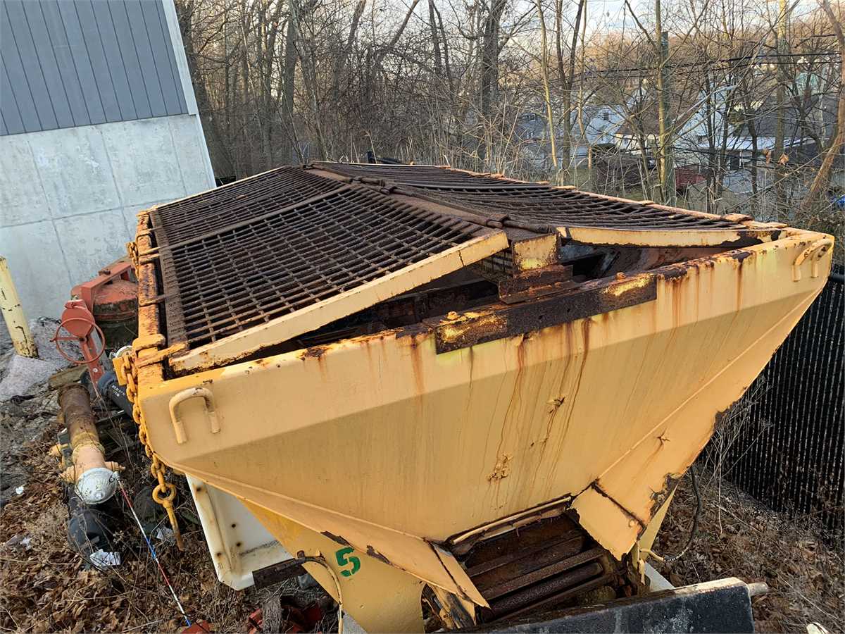 Hydraulic Salt Spreader w/ Calcium Tanks Online Government Auctions of ...