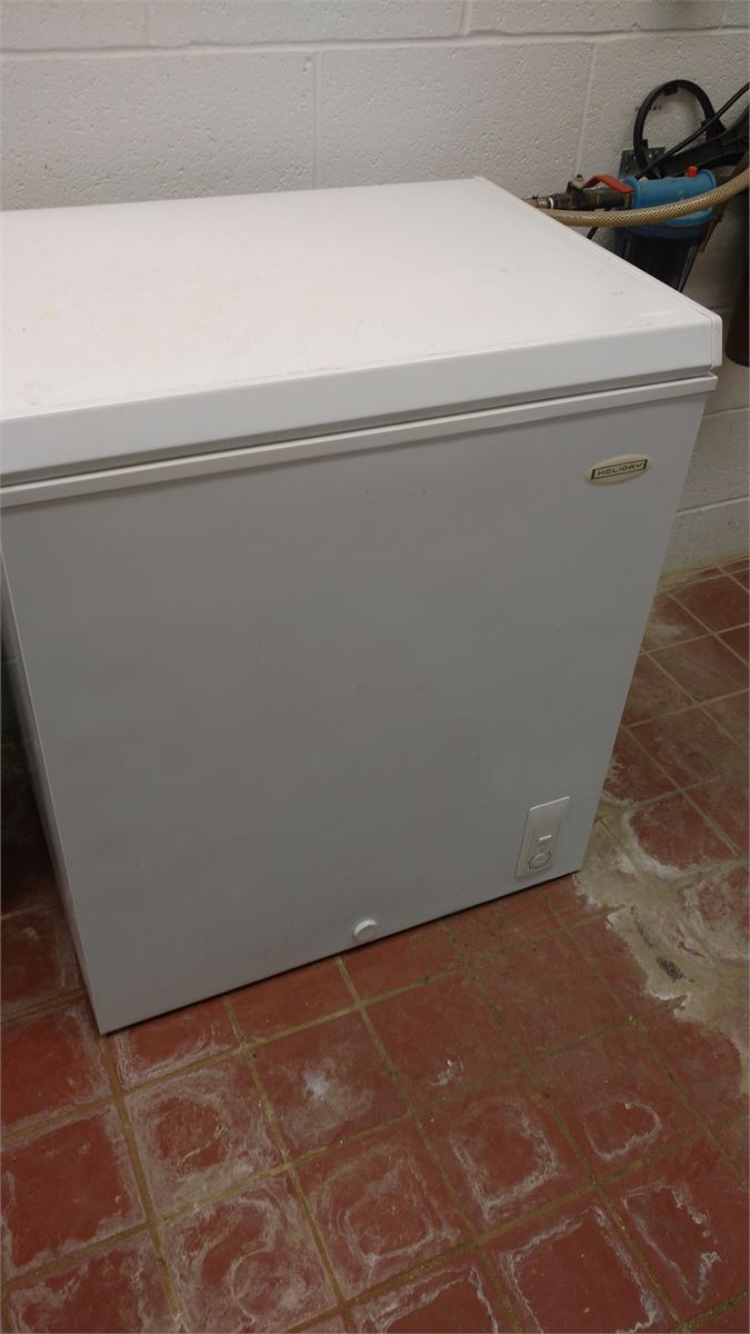 Holiday Manual Defrost Chest Freezer Model LCM050LC Online Government ...