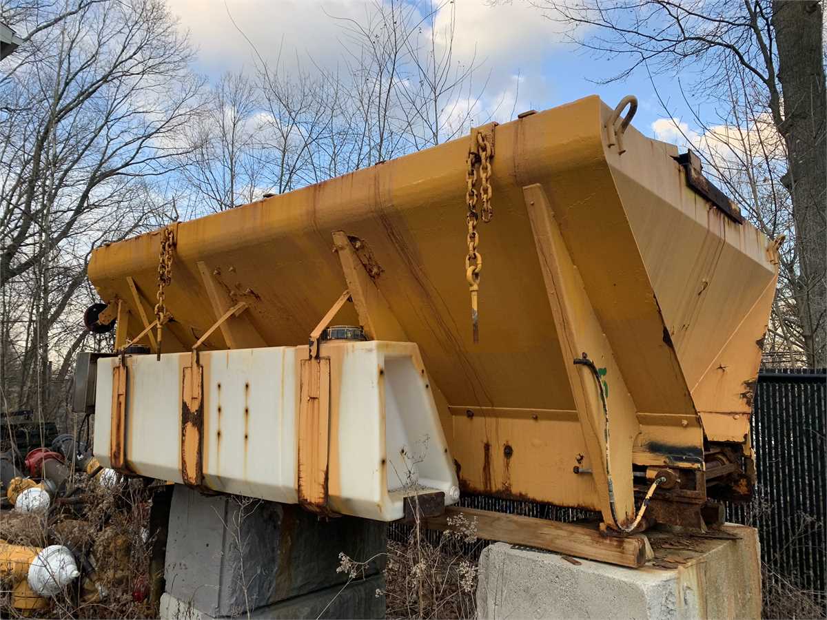 Hydraulic Salt Spreader w/ Calcium Tanks Online Government Auctions of ...