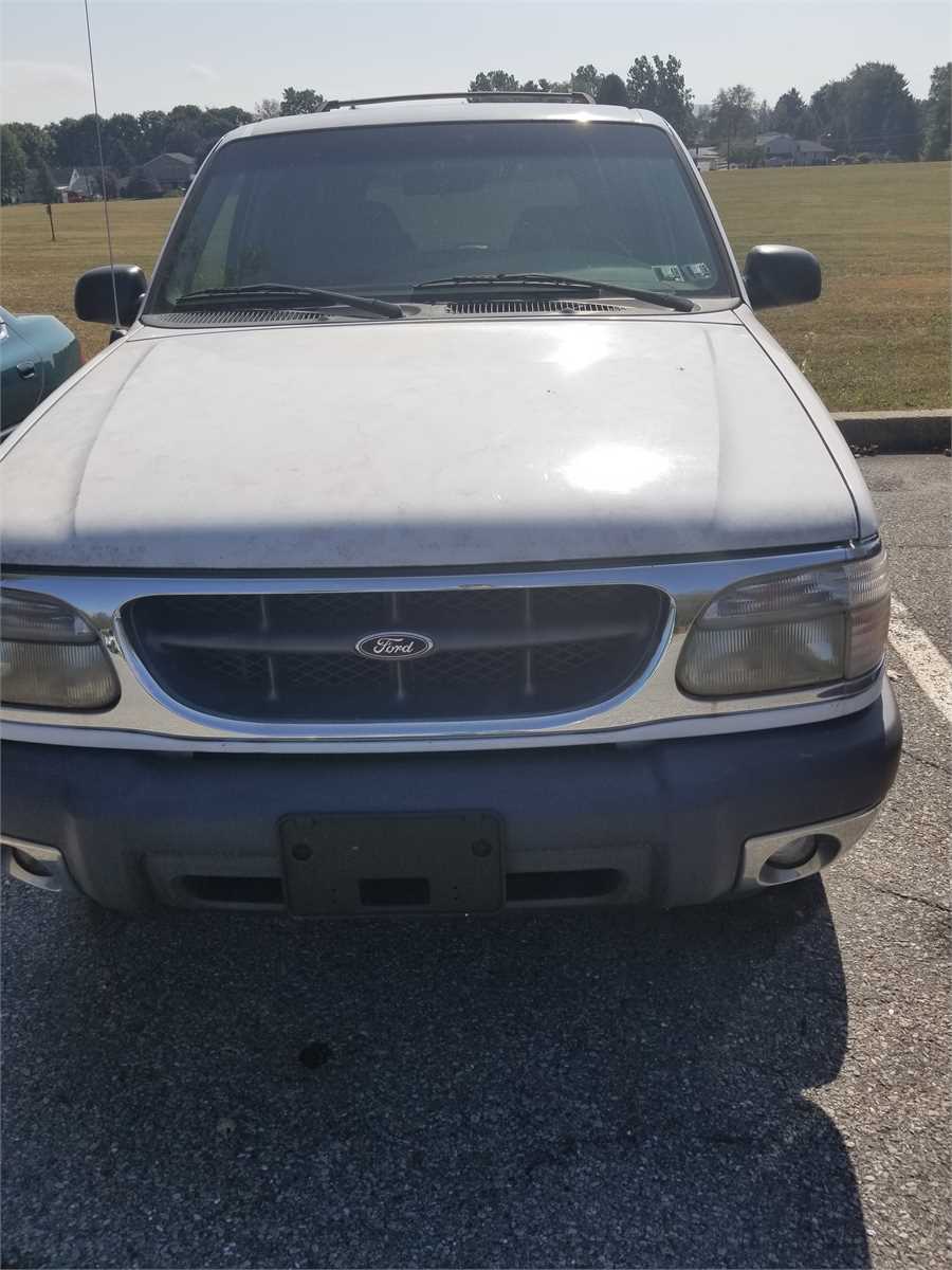 2000 Ford Explorer XLT 4X4 Online Government Auctions of Government ...