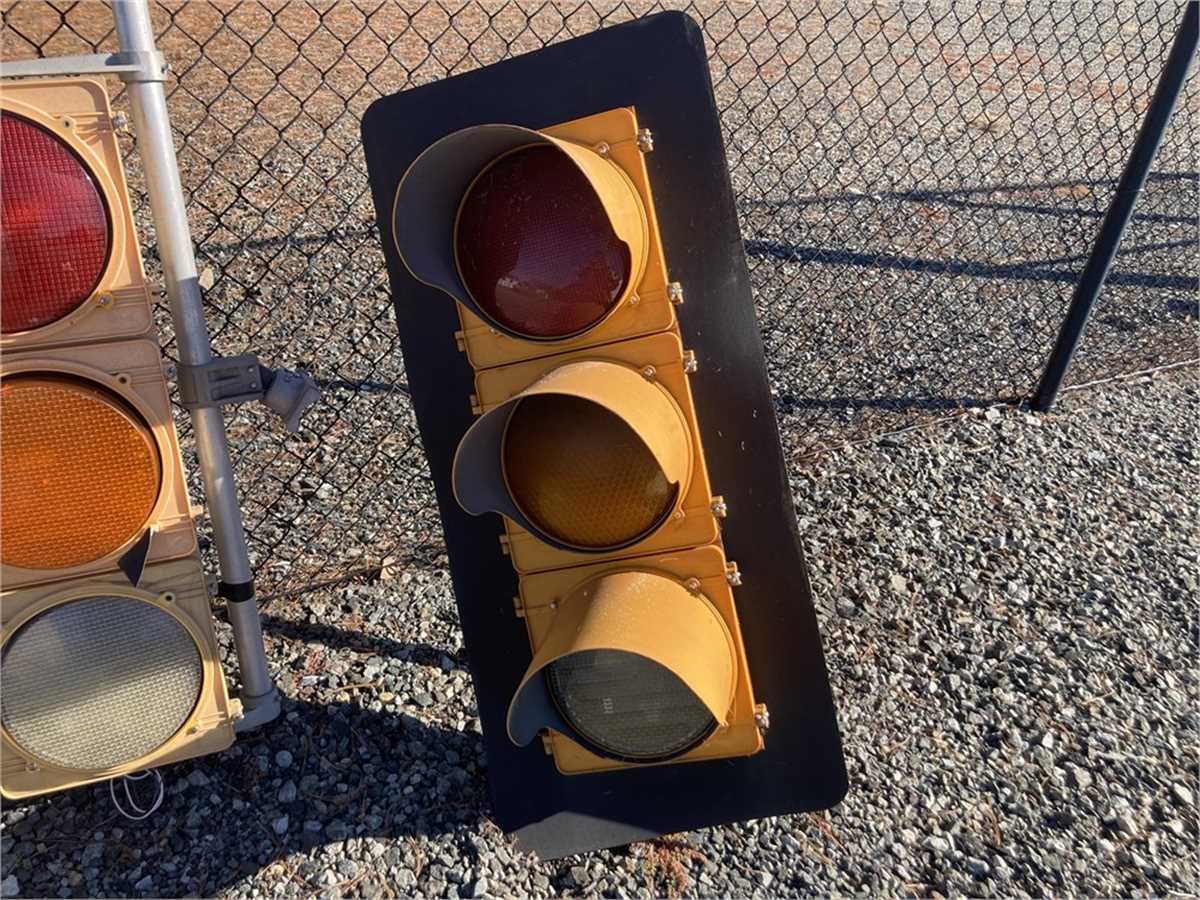 20 Traffic lights and 6 pedestrian crossing signals Online Government ...