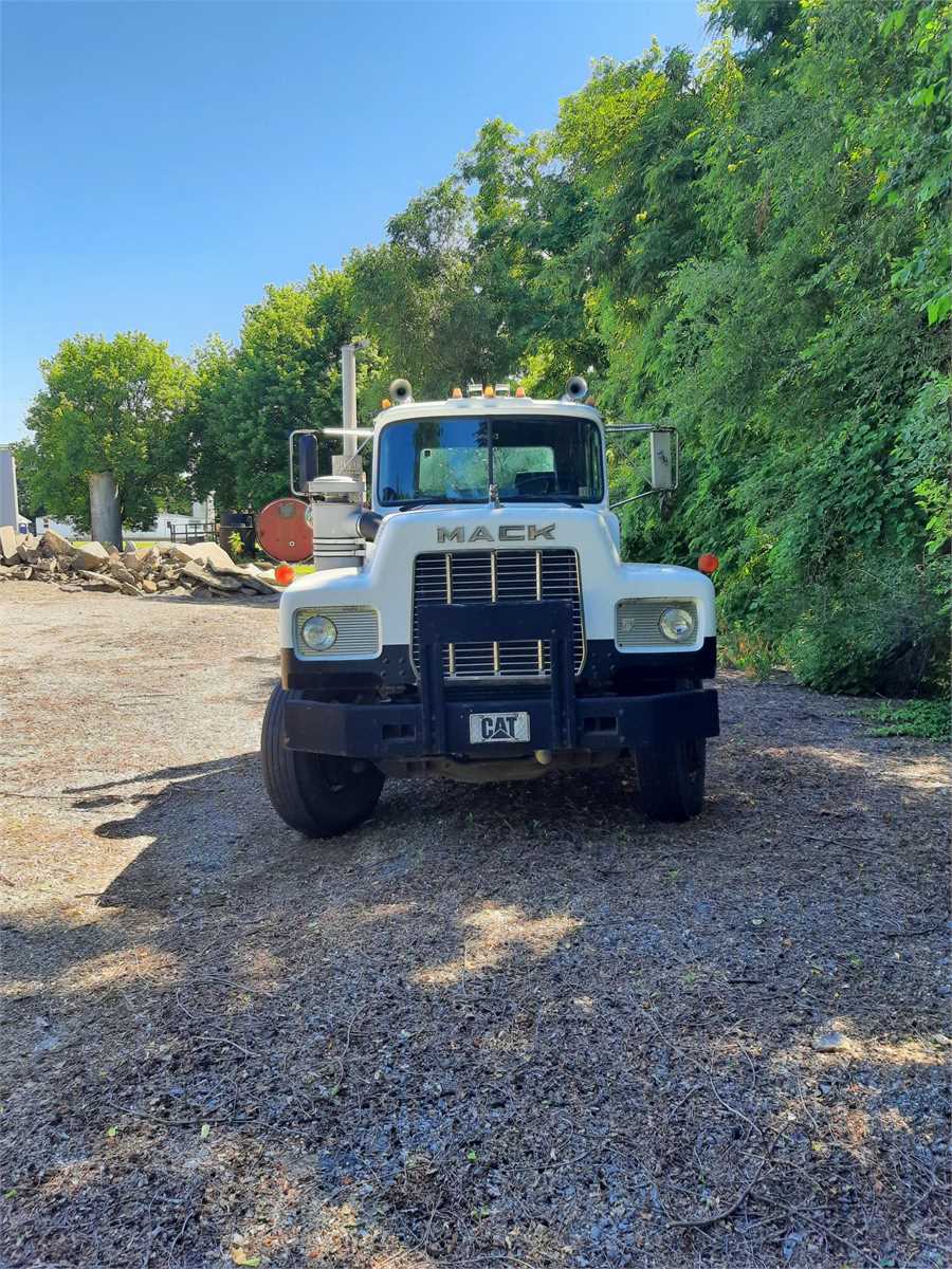 1990 Mack Maxidyne RD6 Roll-Off Truck Online Government Auctions of ...