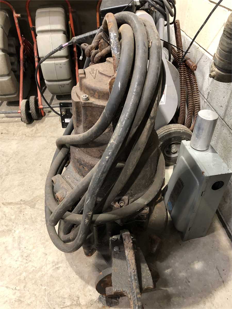 (2) 3152 Flygt Pumps (23 HP) plus extras Online Government Auctions of ...