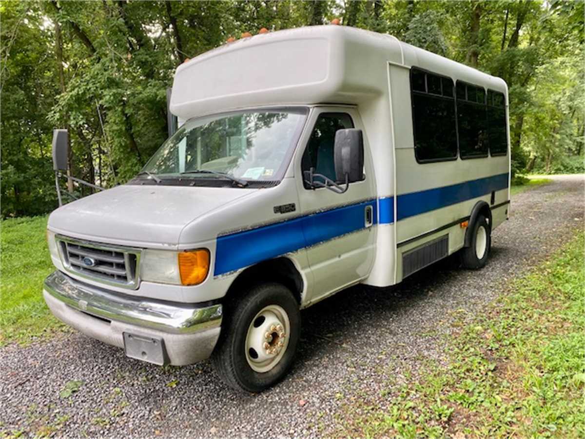 2004 FORD OMNI-BUS, 2WD, 14 PASSENGER + DRIVER Online Government ...