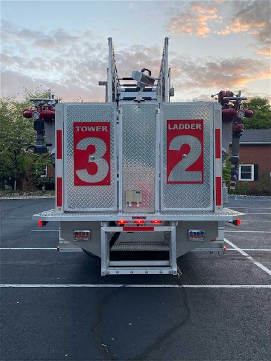 1997 SUTPHEN SP95 LADDER TRUCK Online Government Auctions of Government ...