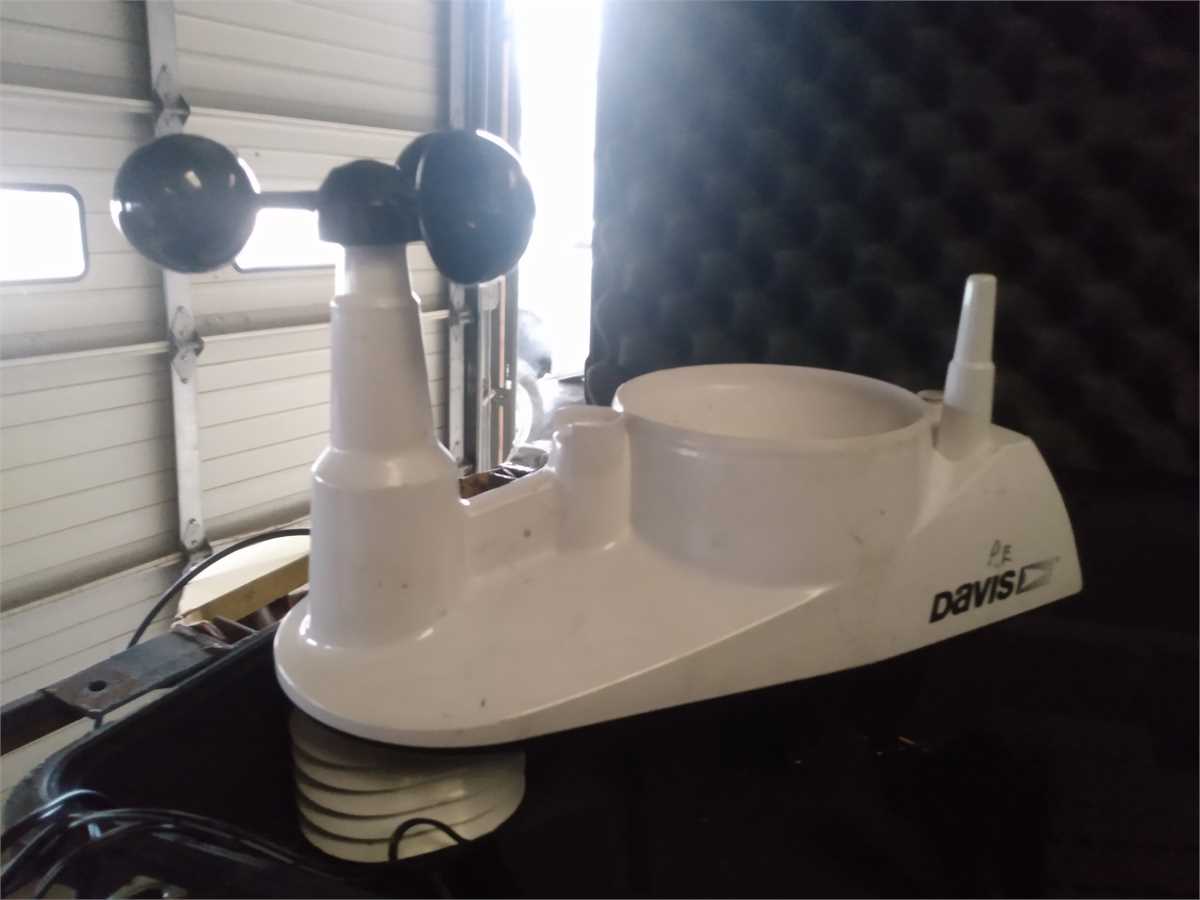 DAVIS VUE 6351 WEATHER STATION and COUNSEL WITH PELICAN CASE Online ...