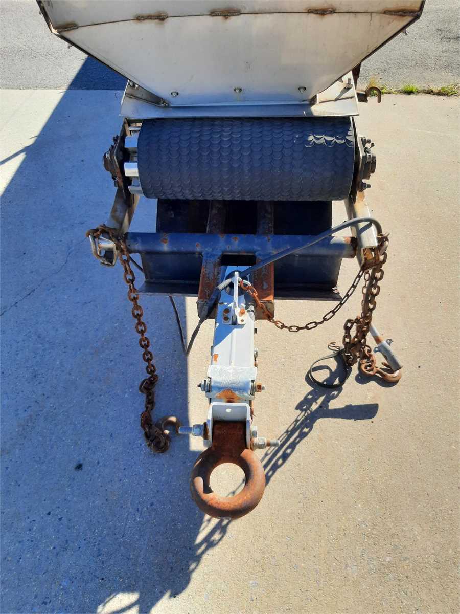 Tow behind Conveyor & Hopper - DSS2898 Online Government Auctions of ...