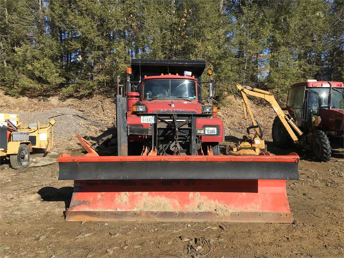 2003 Mack RD690P with Sander, Plow and Wing Online Government Auctions ...