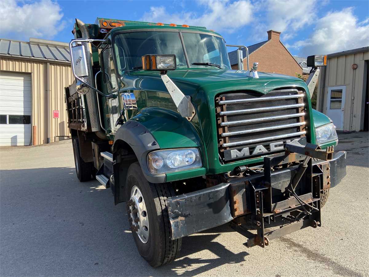 2009 MACK GRANITE GU712 S/A DUMP TRUCK Online Government Auctions of ...