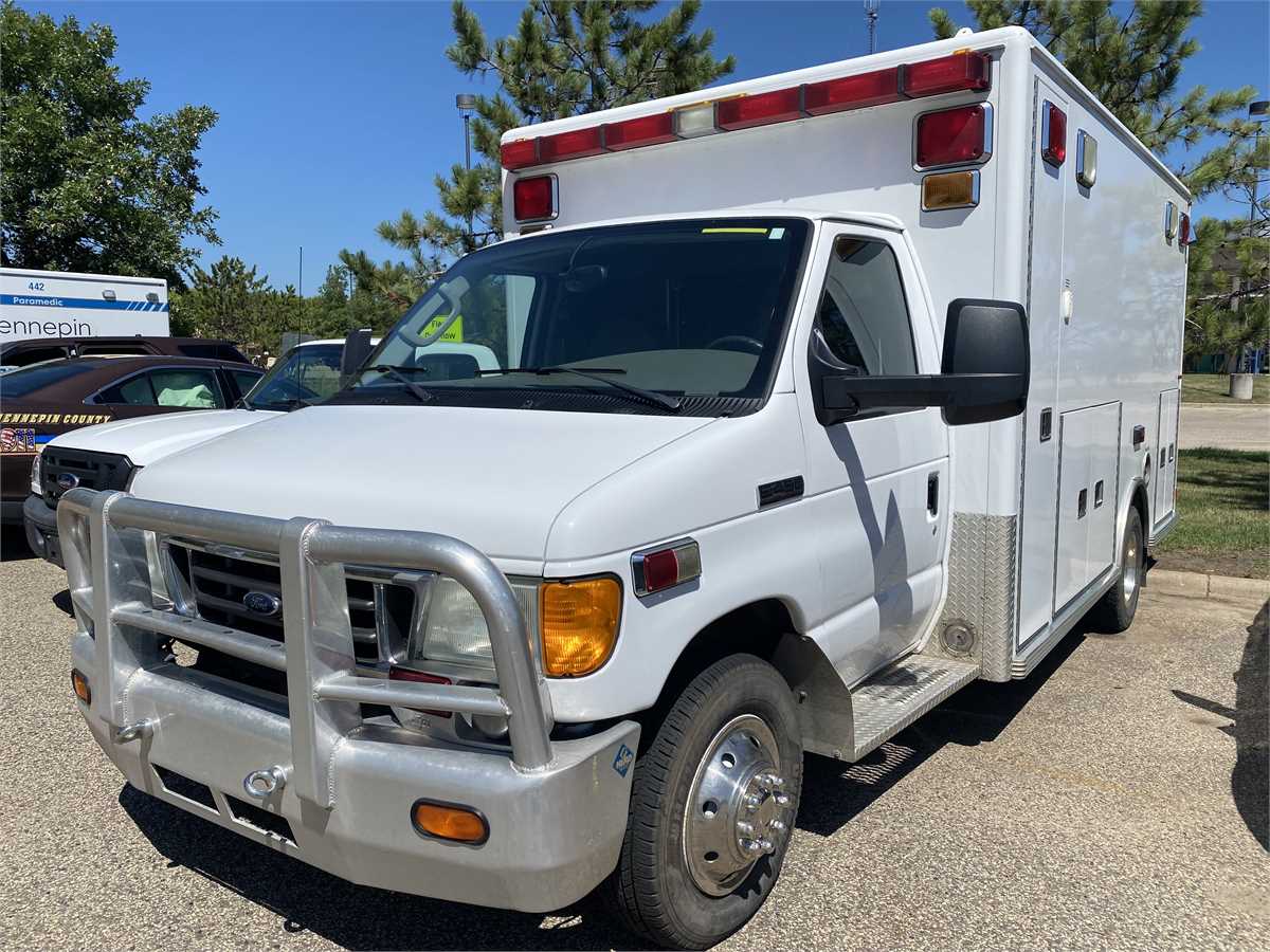 2006 Ford E-450 ambulance Online Government Auctions of Government ...