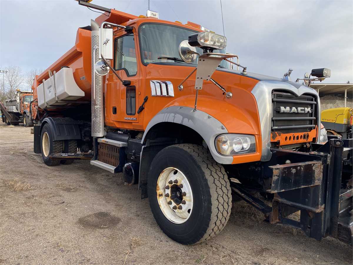2014 Mack GU432 single axle plow/dump truck Online Government Auctions ...