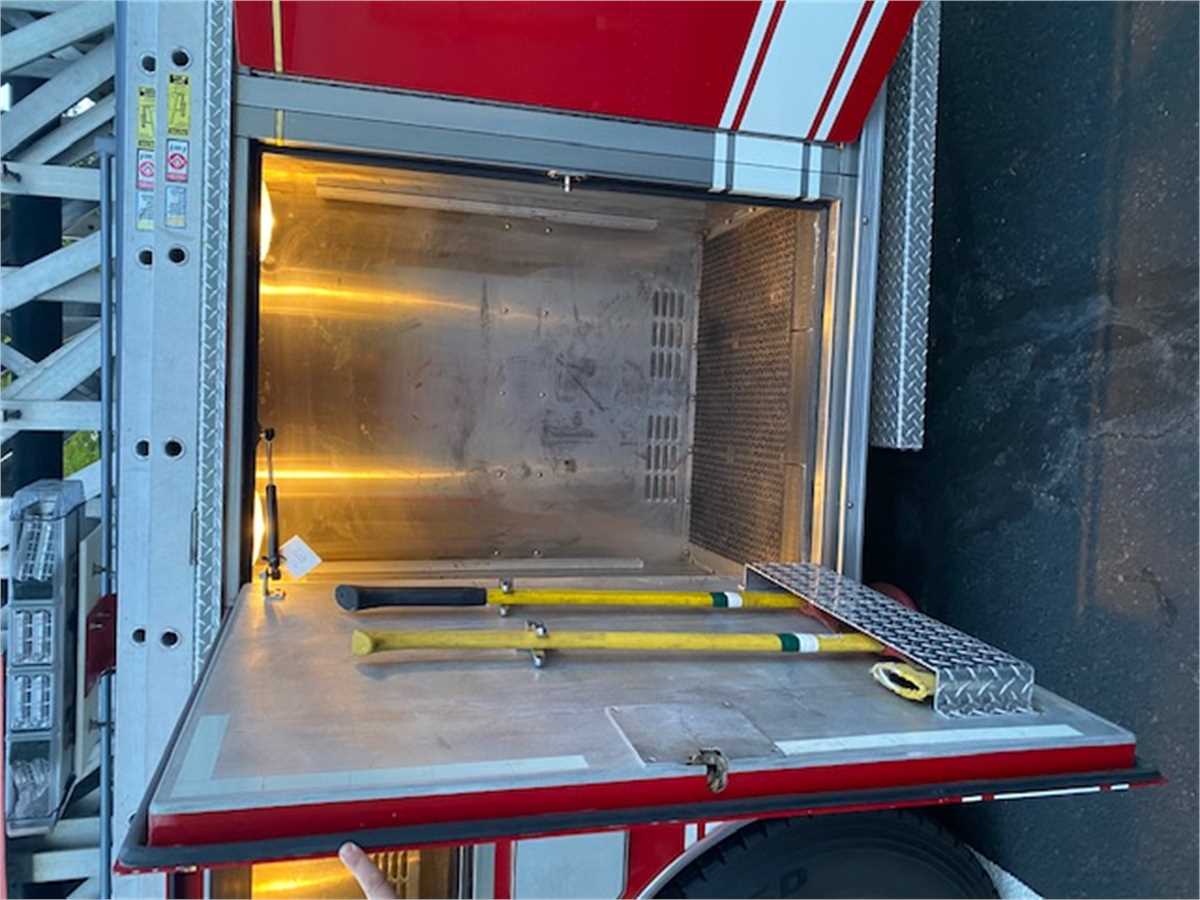 1997 SUTPHEN SP95 LADDER TRUCK Online Government Auctions of Government ...