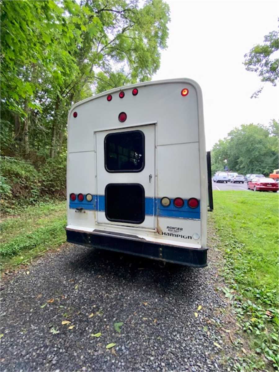 2004 FORD OMNI-BUS, 2WD, 14 PASSENGER + DRIVER Online Government ...