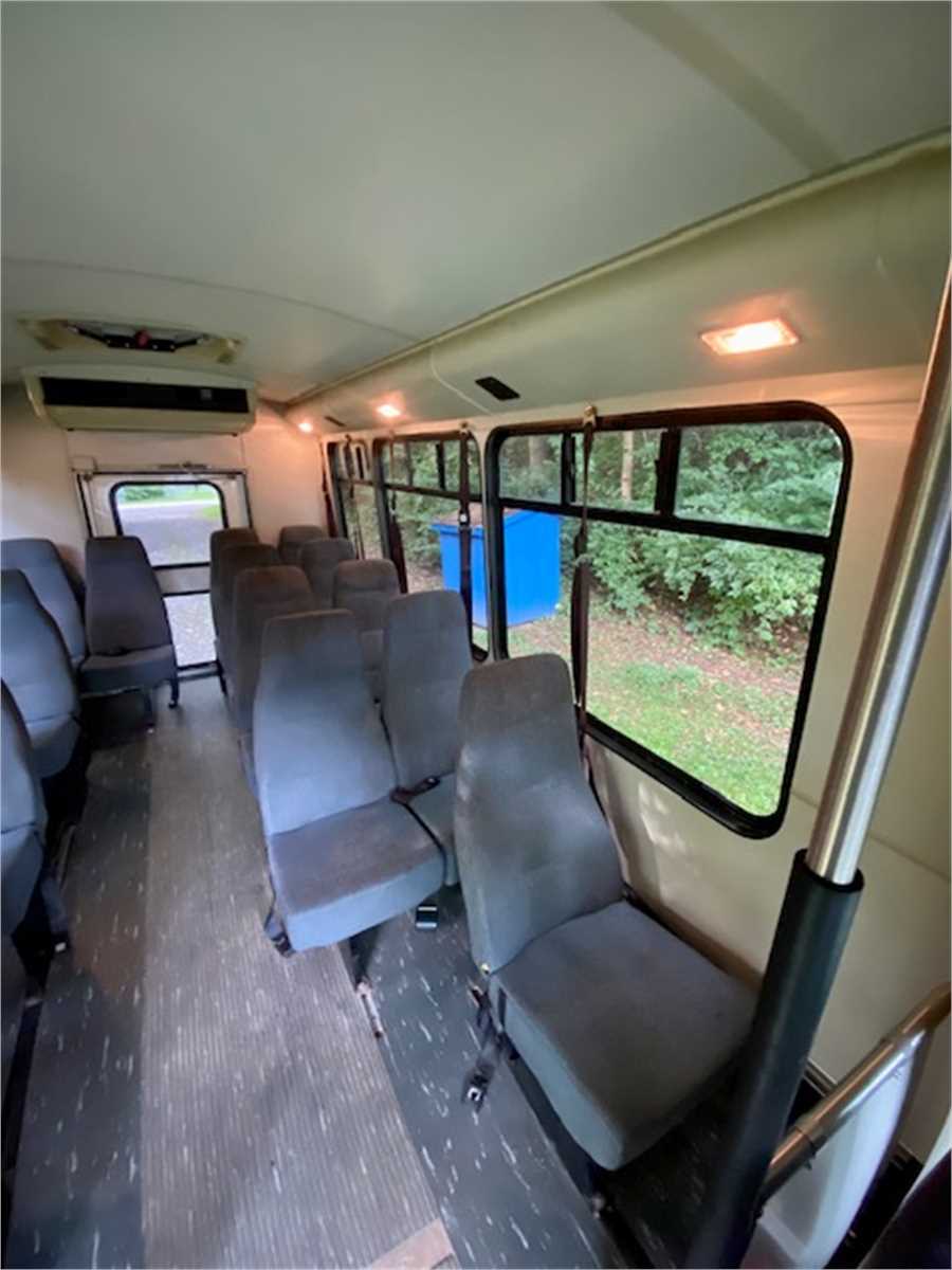 2004 FORD OMNI-BUS, 2WD, 14 PASSENGER + DRIVER Online Government ...